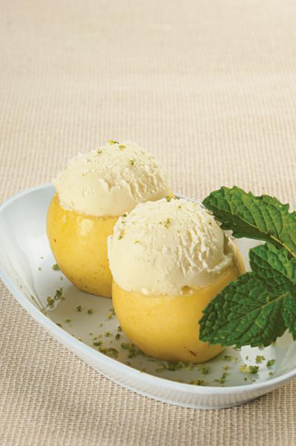 Guayabas rellenas de helado