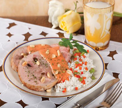 cuete mechado con salsa de cacahuate