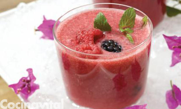 agua_de_frutos_rojos_con_jengibre