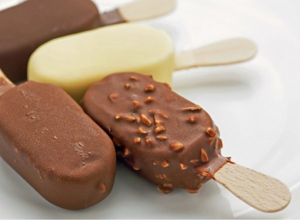 Aprende cómo hacer tus propias paletas estilo Magnum caseras