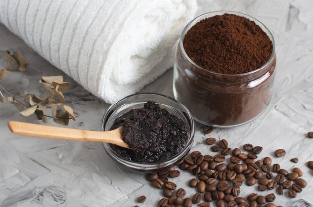 Cómo hacer un shampoo de café con canela para el crecimiento del cabello