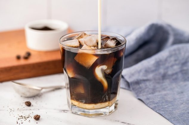 Conoce los beneficios de tomar café frío y cómo debes prepararlo