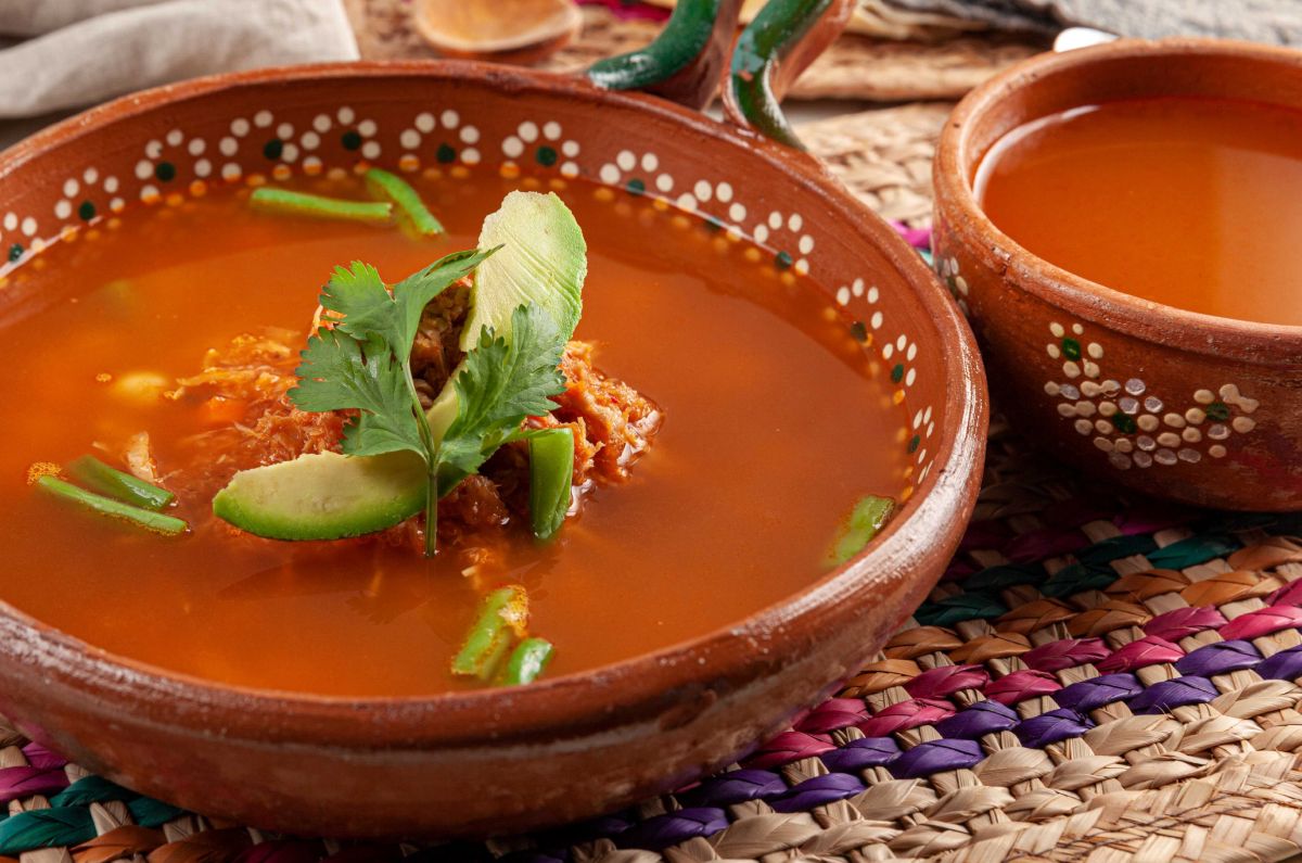Delicioso y calientito caldo tlalpeño ¡En 7 sencillos pasos!