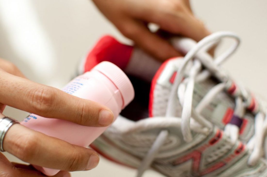 Cómo eliminar el mal olor de los tenis con un ingrediente