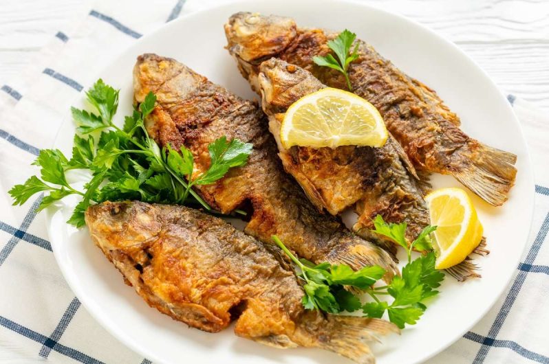 Cómo lograr un pescado frito perfecto y delicioso + receta