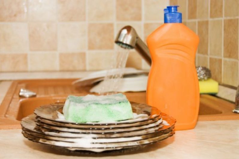 Aprende cómo hacer jabón de trastes con la receta especial de Profeco
