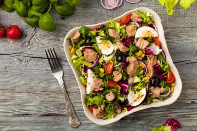 ¡Dale un grio a tu ensalada! Prueba estas 2 recetas con proteína