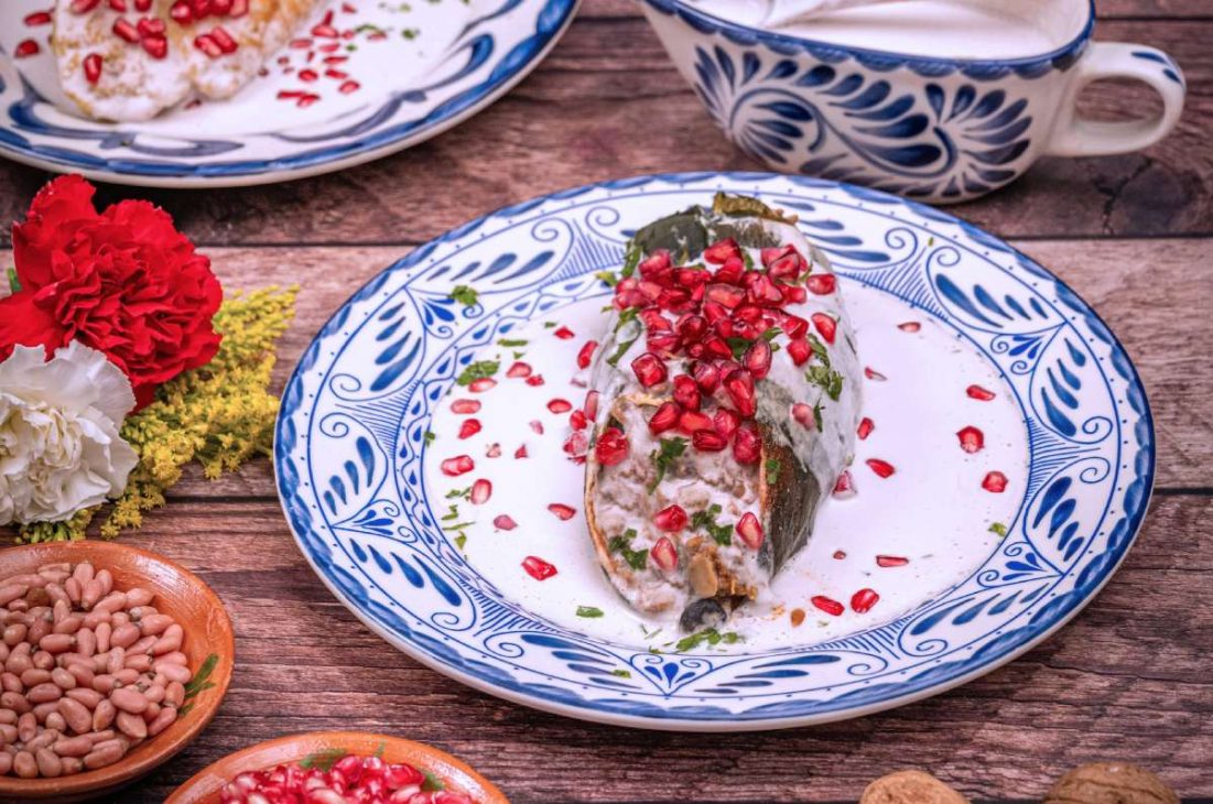 4 diferentes recetas de chiles en nogada para celebrar