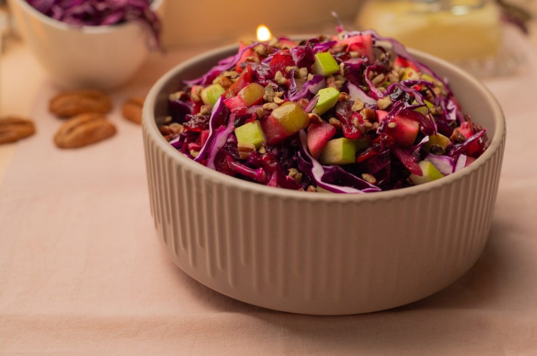 ensalada-tibia-de-col-morada-y-manzana