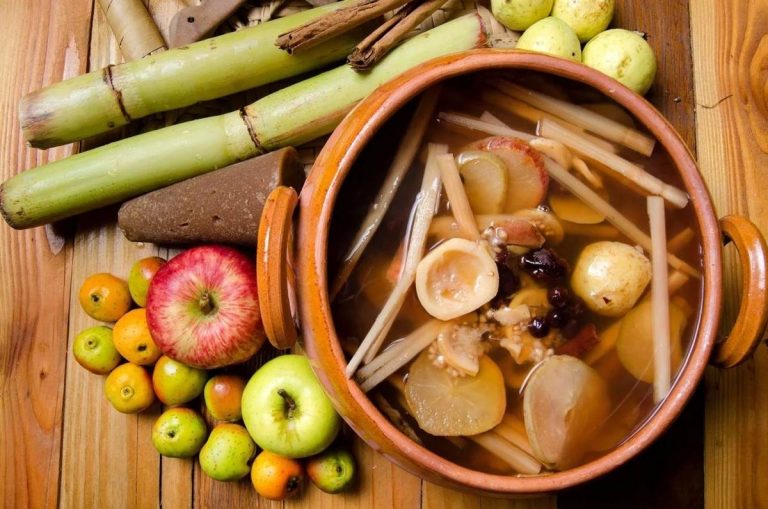 Ponche de frutas con piquete: aprende la receta y qué alcohol usar