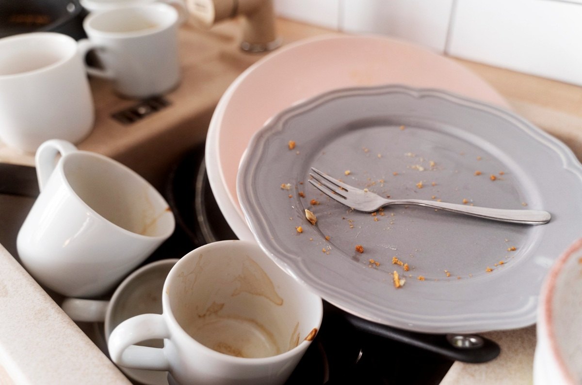 Truco con sal para que tus platos nunca queden manchados ni con mal olor