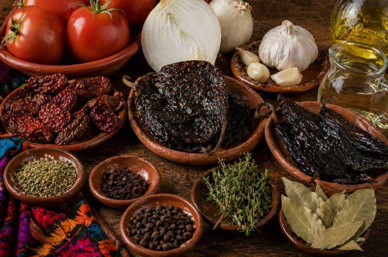 Chiles chipotles adobados: receta tradicional de Yuri de Gortari fácil ...
